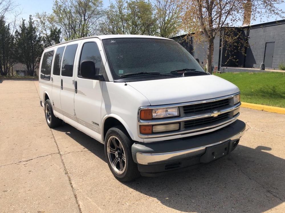 Carlyle Auto Sales - 2000 CHEVROLET EXPRESS G1500 3DR