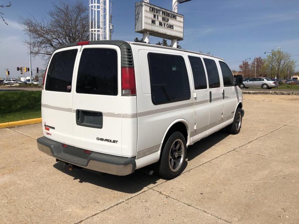 Carlyle Auto Sales - 2000 CHEVROLET EXPRESS G1500 3DR